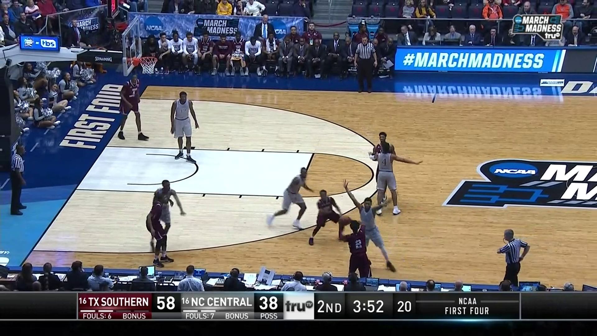 Dunk by Trayvon Reed | NCAA.com